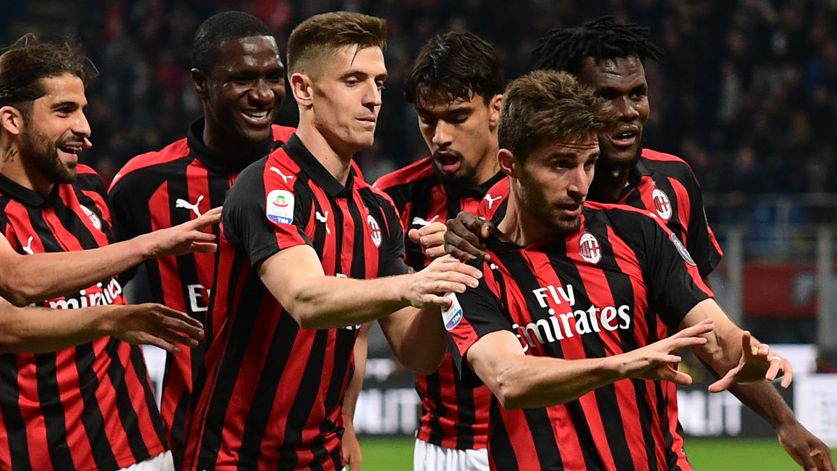 AC Milan dan Inter Bersaing Dapatkan Gelandang Fulham - Bola Liputan6.com