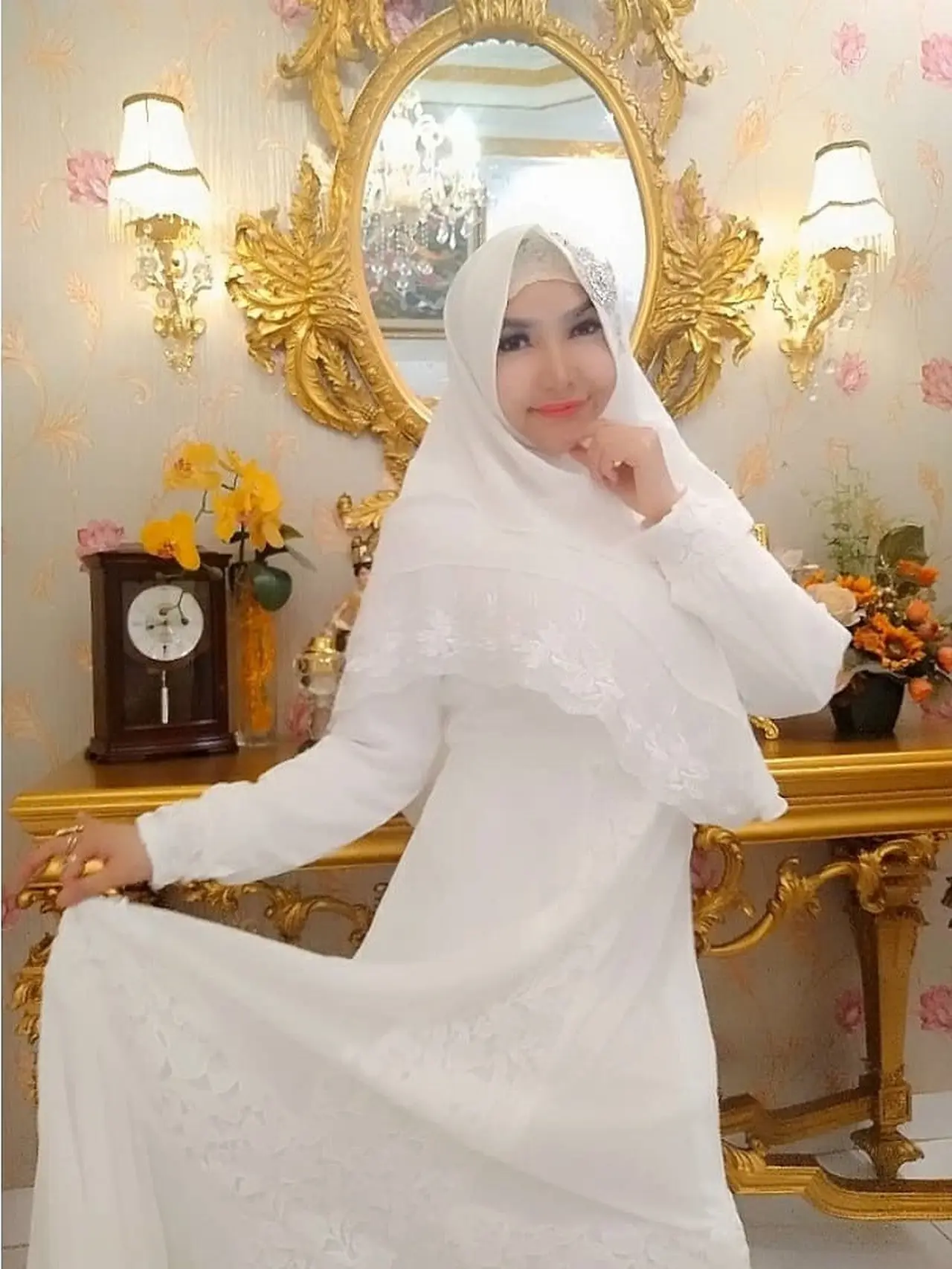 Roro Fitria Serahkan Bukti Terkait Kasus Pencurian yang Dialaminya ...