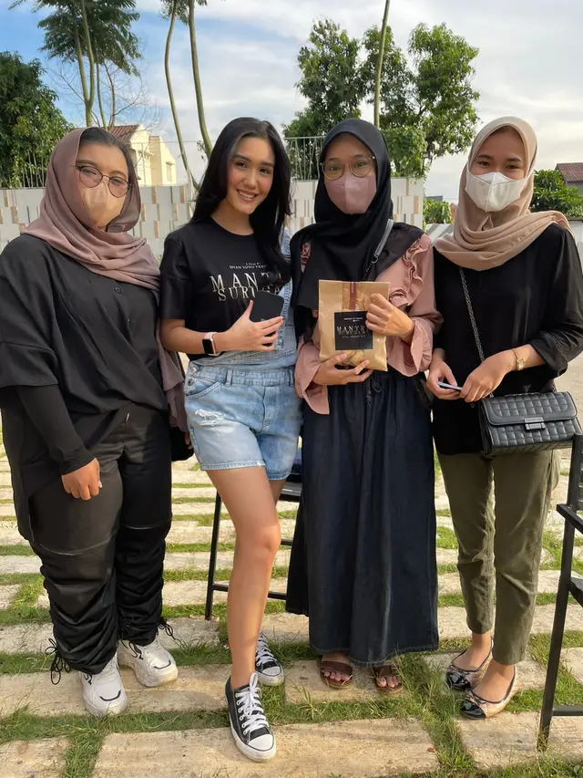 Para Pemain Film Horor Mantra Surugana Berbagi Dengan Sesama di Bulan ...