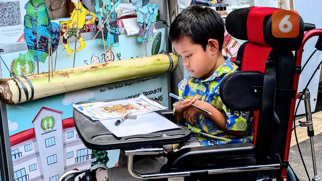 Gunakan Mulut, Begini Mahirnya Seniman Cilik Lukis Maskot Peparnas 2024 ...