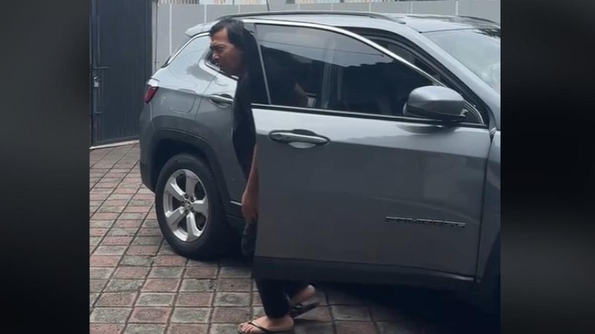 Jadi Anggota DPD dan Dipanggil Pak Dewan, Mobil Komeng Jadi Sorotan ...