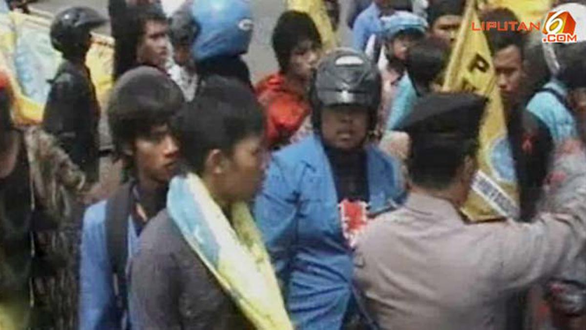VIDEO: Demo Mahasiswa PMII Ricuh - News Liputan6.com