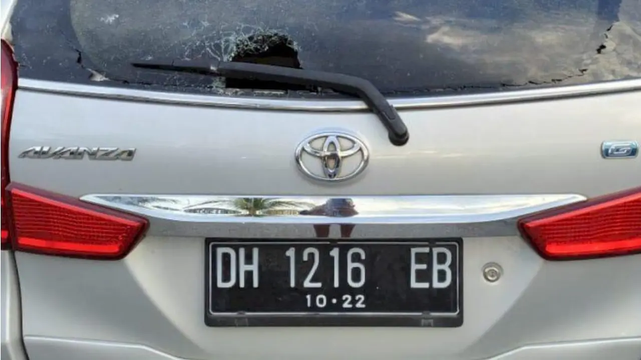 Tangkap Pelaku Pembakaran Rumah, Polisi di Kupang Malah Diserang Warga ...