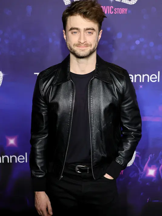 Daniel Radcliffe Tampil Keren dalam Balutan Jaket Kulit di Pumataran ...