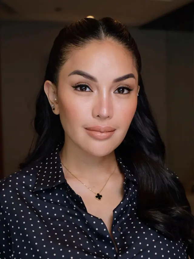 Detik-Detik Nikita Mirzani Bertemu Lolly Usai Setahun lebih Pisah, Pelukan Hangat Ibu Dibalas ...