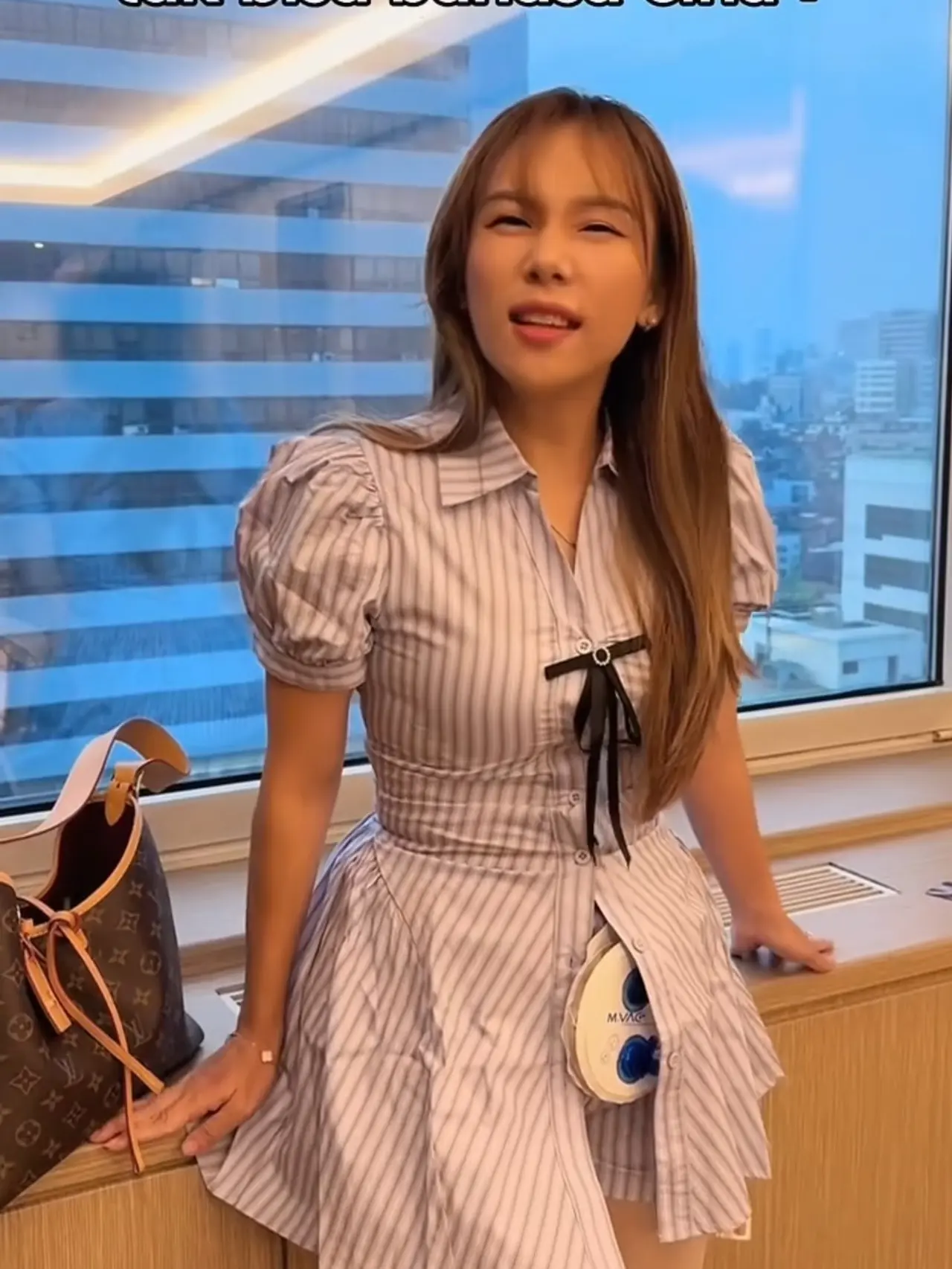 7 Potret Terbaru Cherly Juno ‘Cherrybelle’ Oplas Perut di Korea, Pangkas Gelambir - Hot Liputan6.com