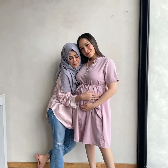 Potret Kedekatan 6 Aktris Tanah Air Bareng Ibu Mertua, Penuh Kehangatan - Hot Liputan6.com