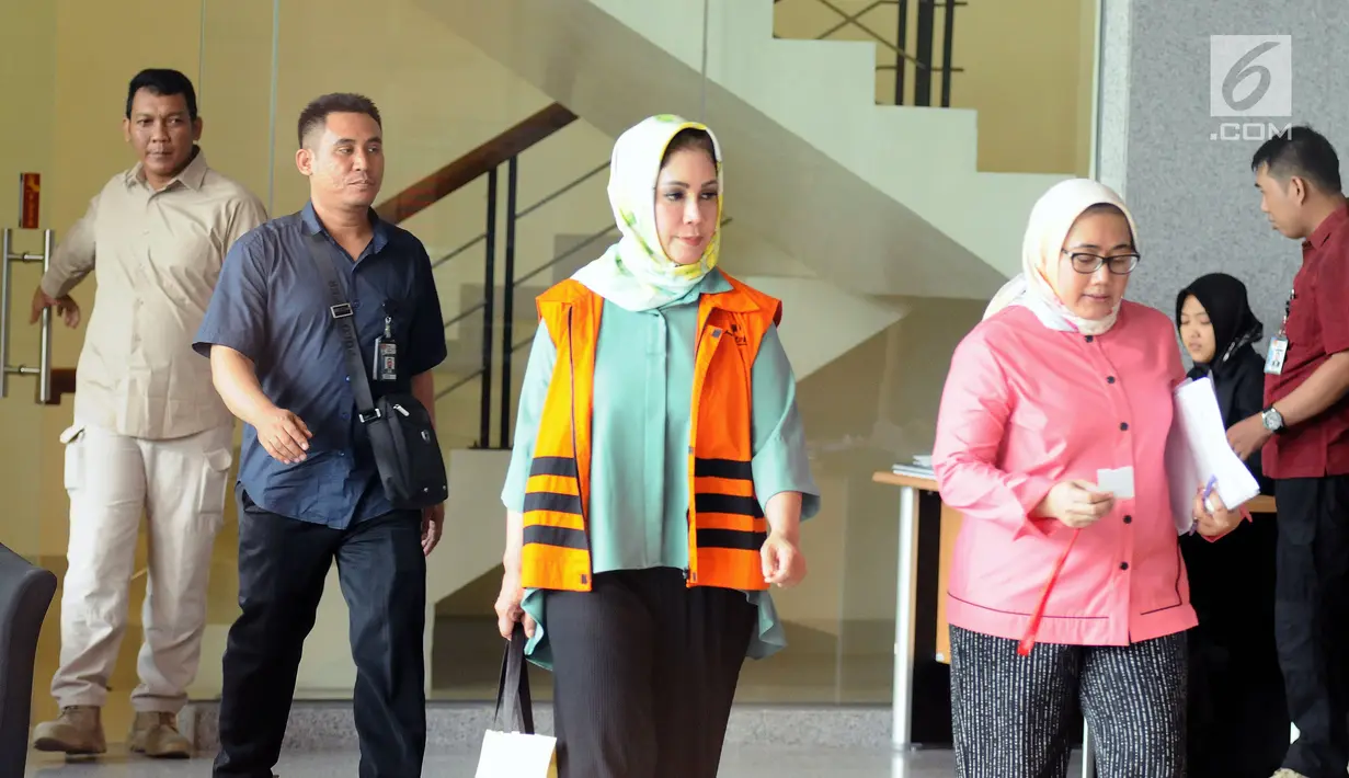 PHOTO: Usai Diperiksa KPK, Siti Masitha Soeparno Bungkam - Foto Liputan6.com
