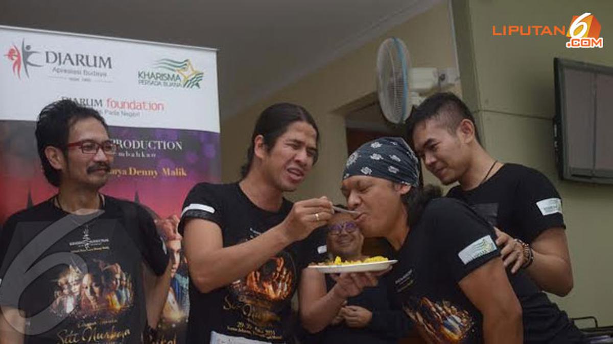 [FOTO] Aksi Suap di Ultah ke 51 Deni Malik - Foto Liputan6.com