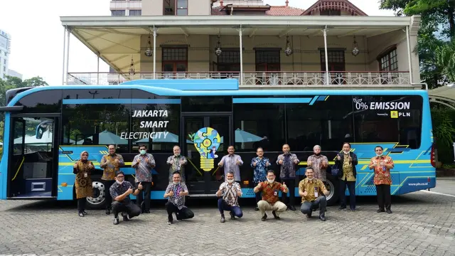 PLN Jakarta Operasikan Bus Listrik Buatan Anak Bangsa - Bisnis Liputan6.com
