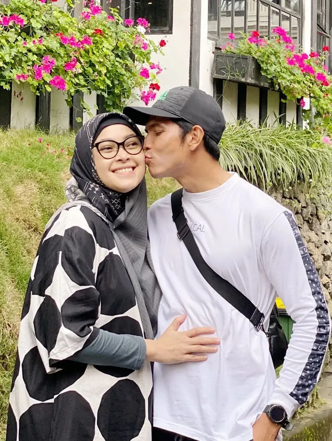 22 Tahun Menikah, Potret Keharmonisan dan Kemesraan Keluarga Adrian Maulana - Photo Fimela.com