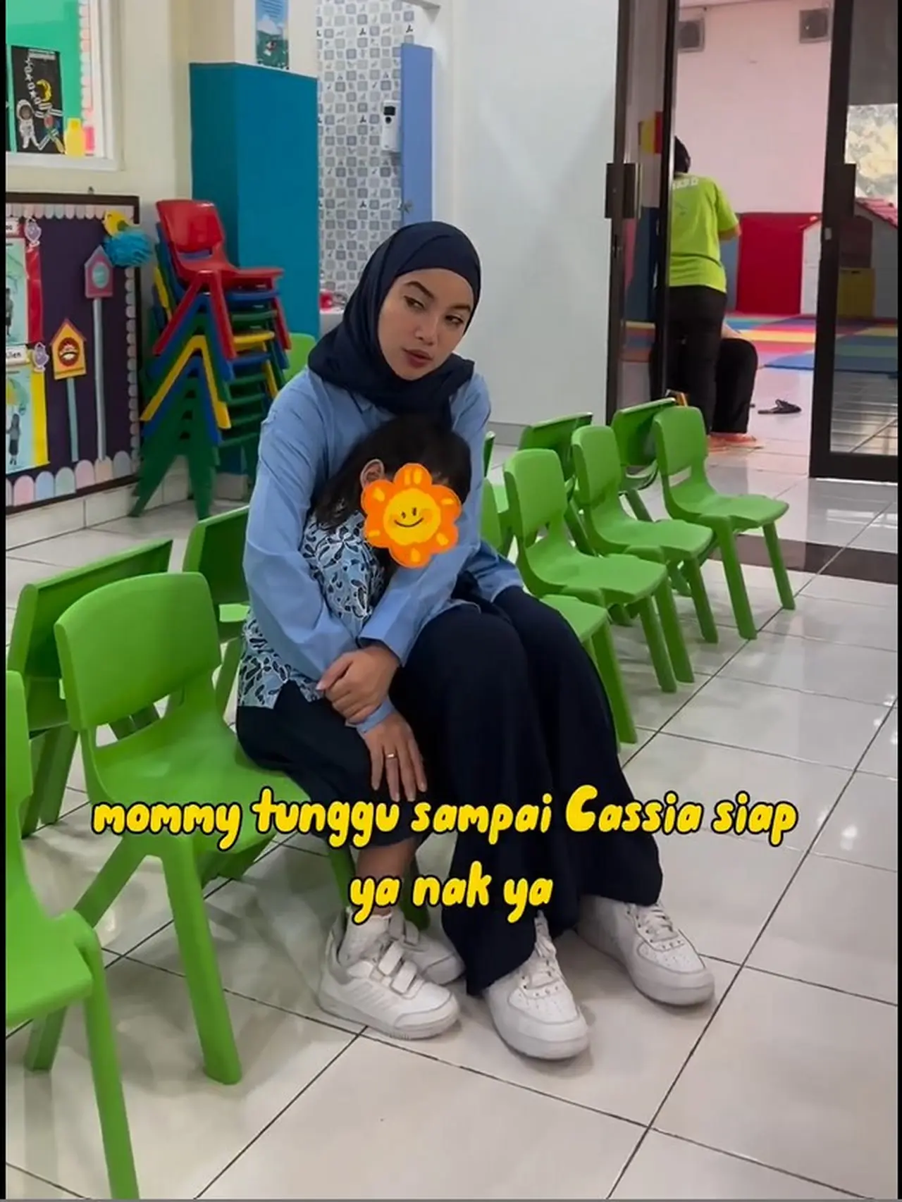 Potret Chacha Frederica Antar Anak Hari Pertama Sekolah, Nangis Tak Mau ...