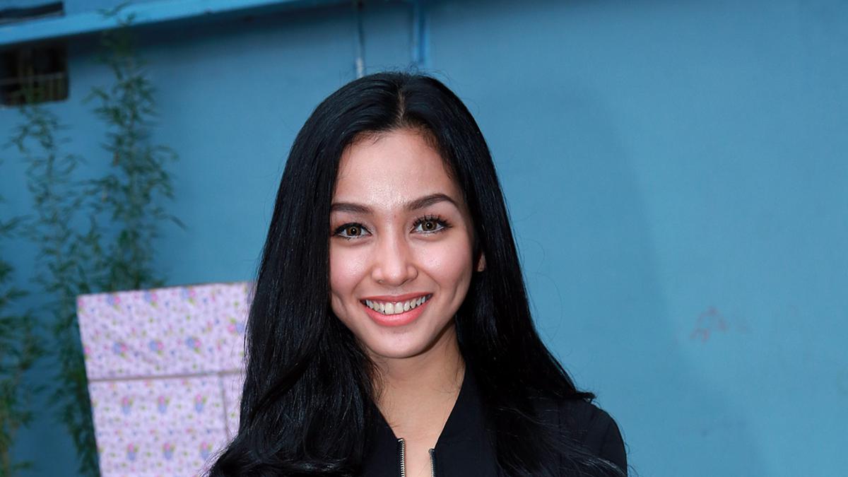 Berkarier Di Malaysia Tya Arifin Didukung Suami Photo