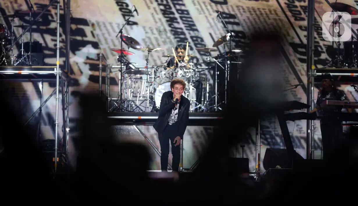 God Bless Rayakan 50 Tahun Berkarya di Synchronize Fest 2023 - Foto ...