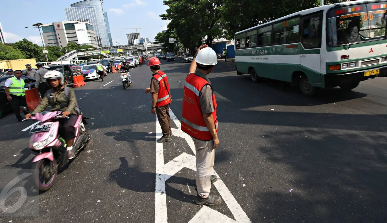 Flyover Kuningan Mulai Diuji Coba - Foto Liputan6.com