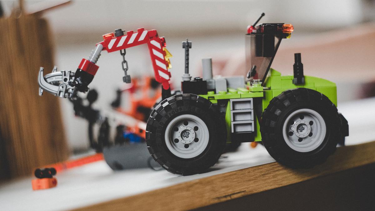 Siswa SMP Modifikasi Mobil Mainan Listrik untuk Balita Difabel