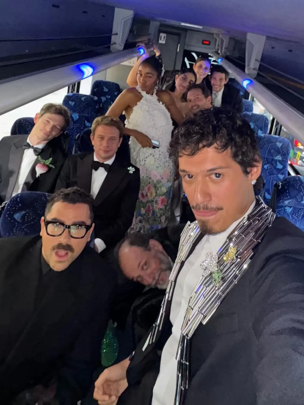 Nicholas Galitzine Hingga Shakira, Lihat Deretan Selebriti Populer yang ...