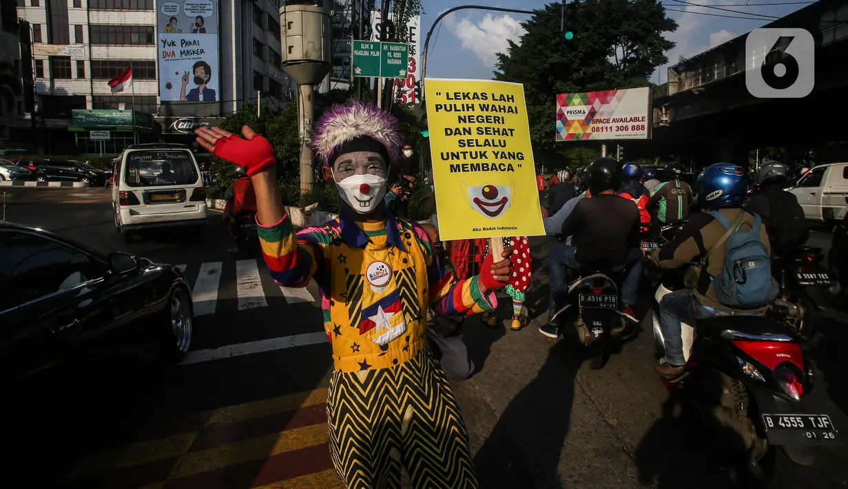 FOTO: Aksi Badut Indonesia Kampanyekan Penggunaan Masker - Foto ...