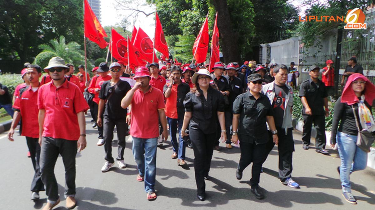 Ribuan Kader PDIP Akan `Geruduk` Istana Tolak Kenaikan BBM - News ...