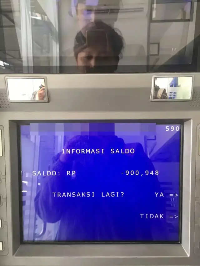 6 Potret Orang Pamer Saldo ATM Minus Ini Bikin Elus Dada - Hot Liputan6.com