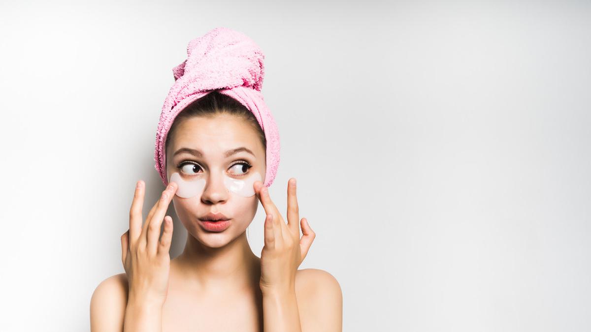 How to: 4 Cara Memakai Masker Gelatin untuk Angkat Komedo Membandel ...