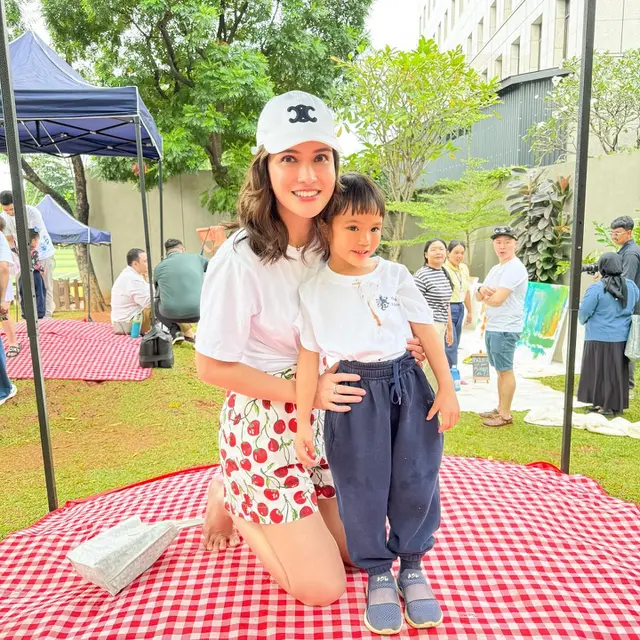 7 Potret Shandy Aulia dan Mantan Suami Piknik Bareng Anak, Tampil Kompak - Hot Liputan6.com