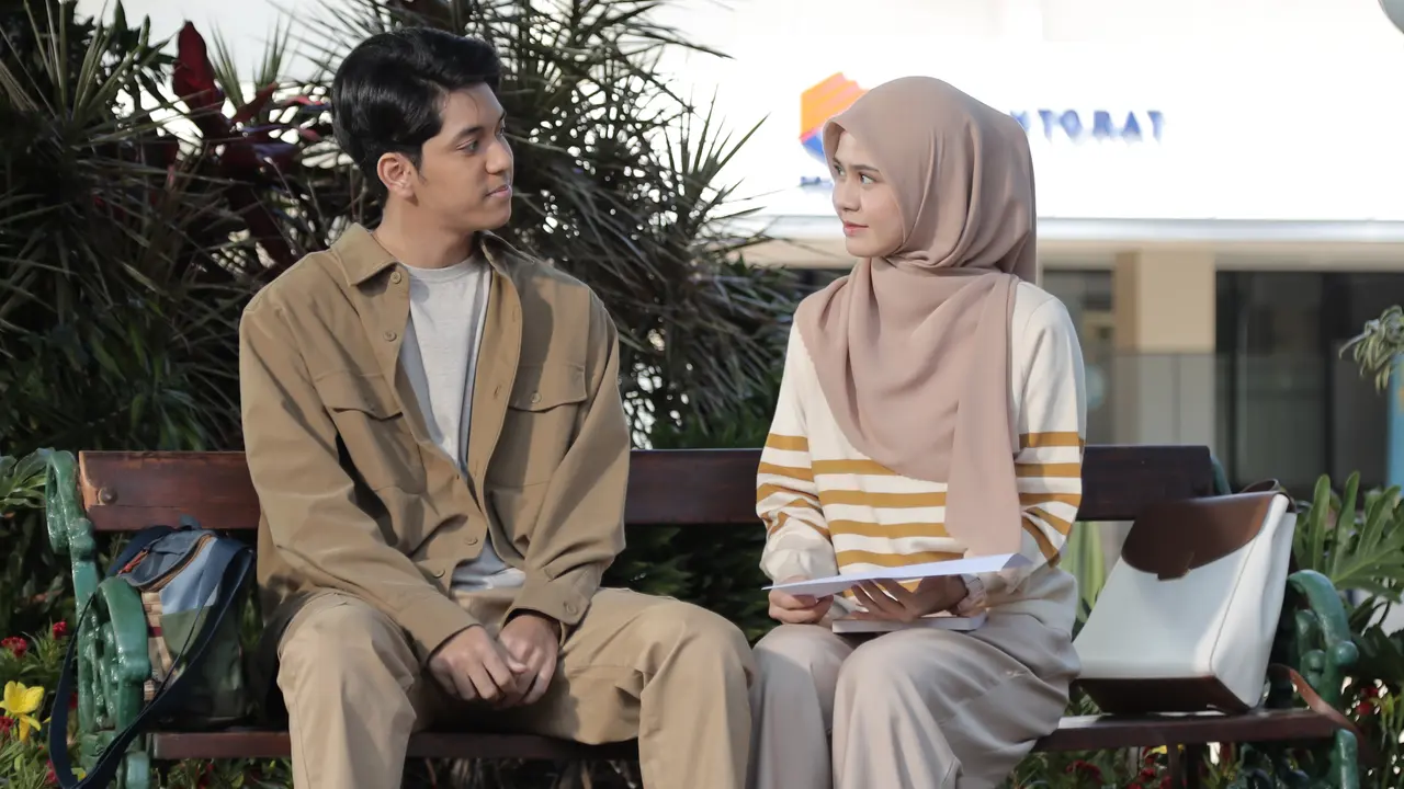 Sinopsis Film Cinta dalam Ikhlas dari Novel Karya Abay Adhitya, Dibintangi Adhisty Zara dan Abun ...