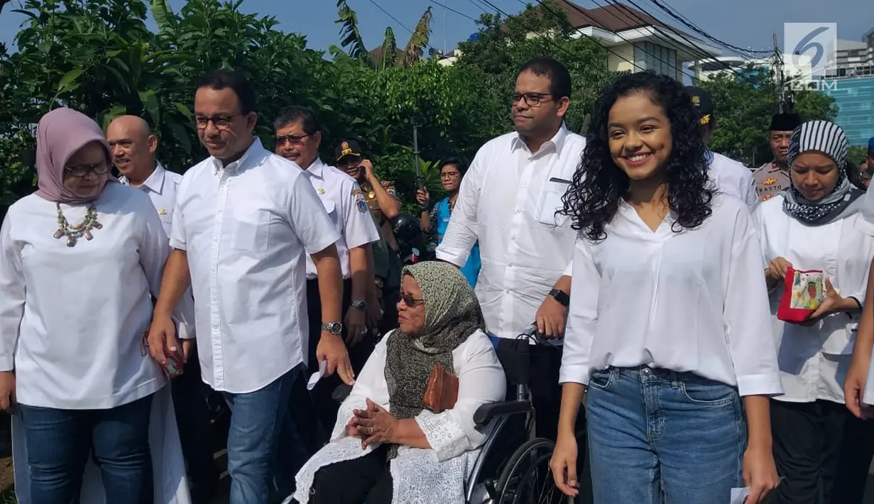 FOTO: Anies Baswedan Bersama Keluarga Nyoblos di TPS 60 - Foto Liputan6.com