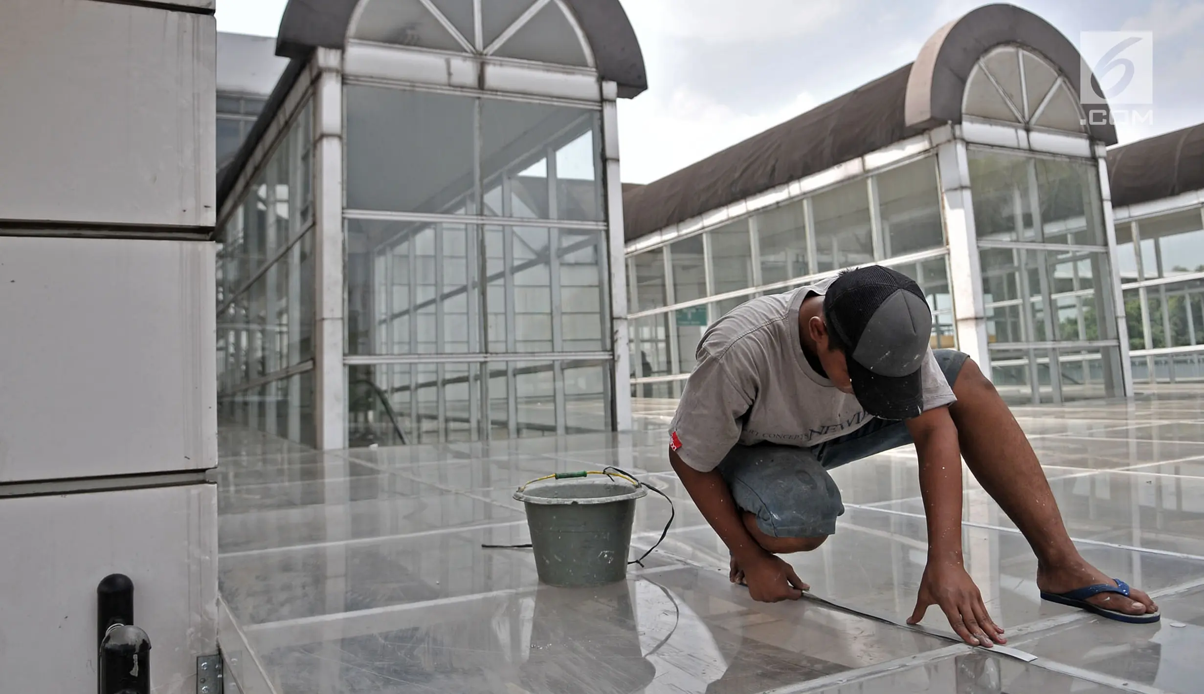FOTO: Mengamati Renovasi Terminal Manggarai - Foto Liputan6.com