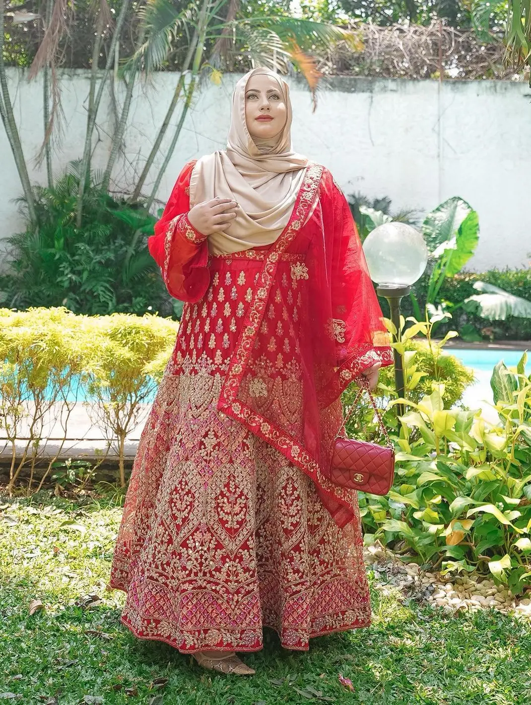 8 Potret Gaya Tasyi Athasyia yang Gemar Pakai Outfit Cerah dan Tas ...