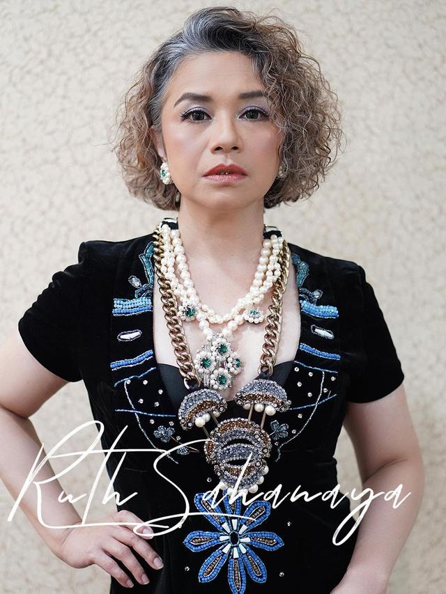 7 Potret Ruth Sahanaya Tampil Menawan di Usia 55 Tahun, Menawan ...