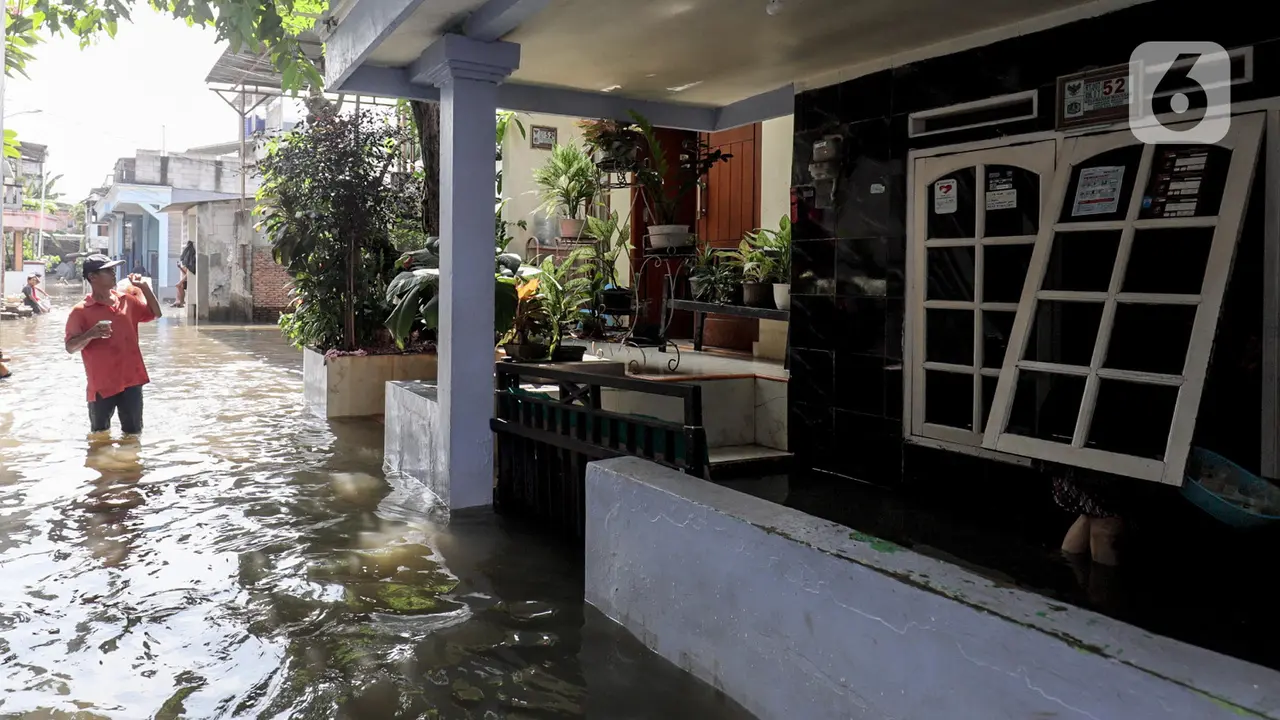 Tanggul Jebol di Jati Padang Sebabkan Banjir, Pemkot Jaksel Siapkan ...