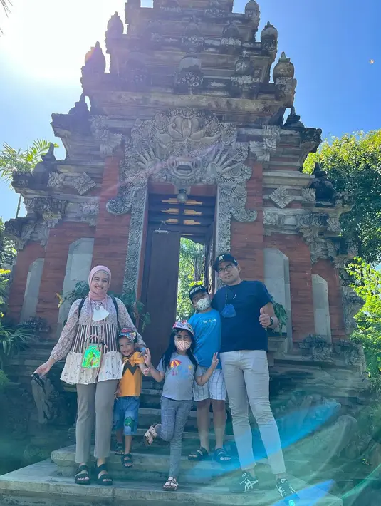 Jarang Tersorot, Potret Terbaru Intan Nuraini yang Kompak dengan ...
