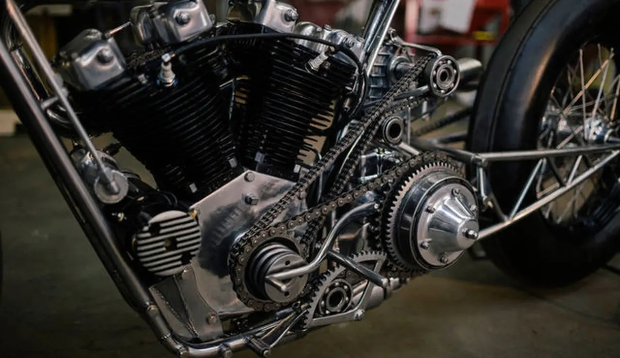 H-D Ironhead 1965 Cafe Racer - Photo Otosia.com