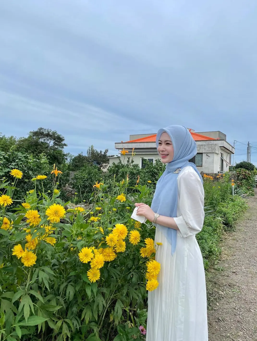 6 Ide Cottagecore Outfit untuk Perempuan Berhijab, Auto Tampil Anggun