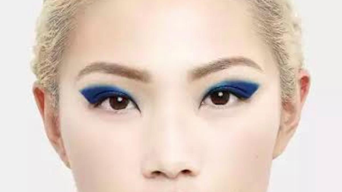 Rias Mata dengan Polesan Warna Biru? Siapa Takut! - Fashion & Beauty ...
