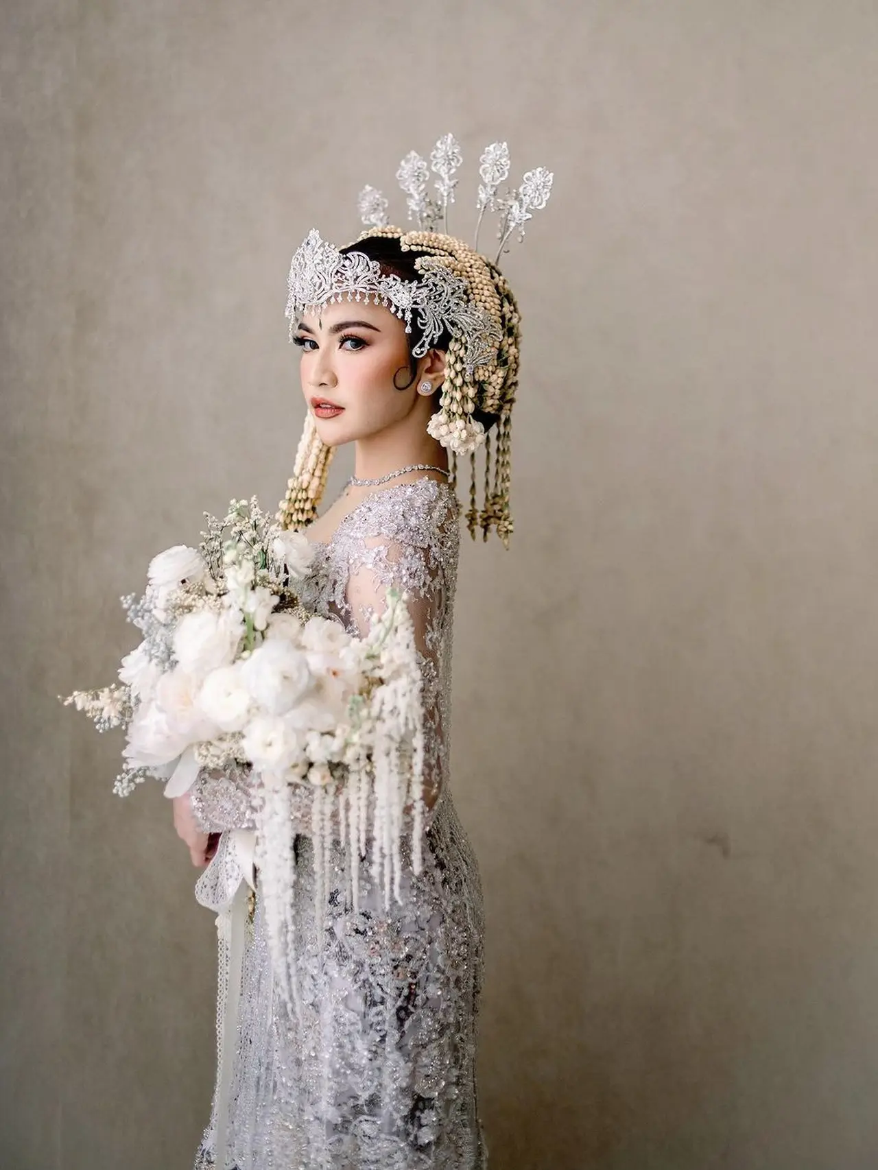 8 Potret Mahalini Akad Nikah Pakai Siger Sunda, Istri Rizky Febian ...