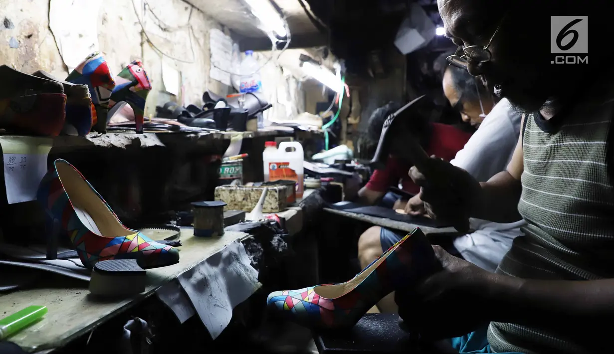 FOTO: Tingkatkan Volume KUR, OJK Bentuk Sistem Klaster untuk UKM - Foto ...