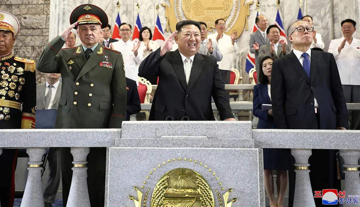 Korea Utara Pamer Rudal Nuklir dalam Parade Militer 70 Tahun Gencatan ...