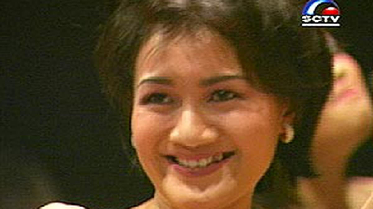Ketika Nini Karlina Terserang Pharyngitis - ShowBiz Liputan6.com