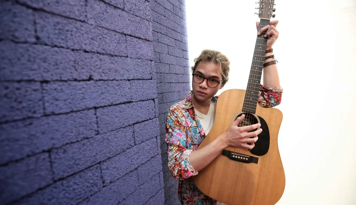 FOTO: Penampilan Santai Dul Jaelani di Kantor KLY - Foto Liputan6.com