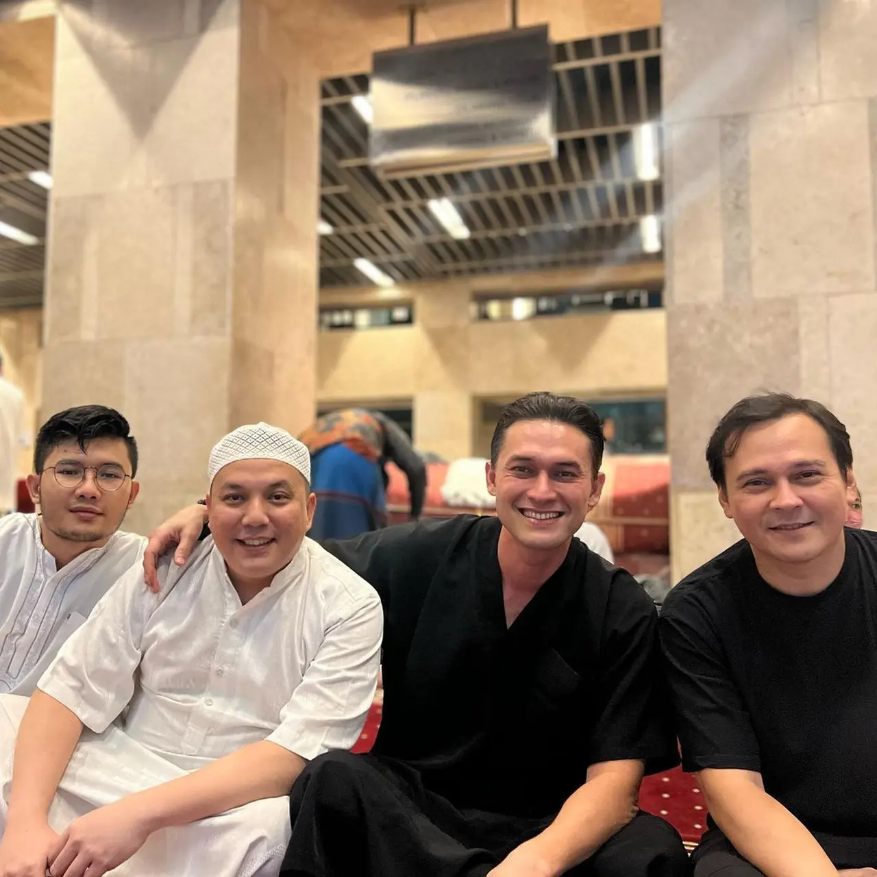 6 Potret Kebersamaan Indra Bruggman dan Ivan Ray, Pernah Main di Jinny ...