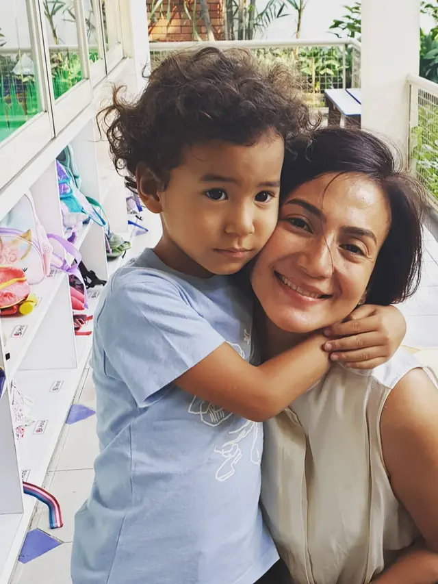 6 Momen Manis Wanda Hamidah dan Anak Bungsu, Ibu Idaman - Hot Liputan6.com
