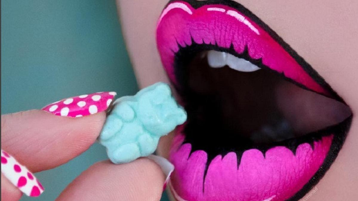 Makeup Artis Ini Buat Lukisan Mengagumkan di Bibir