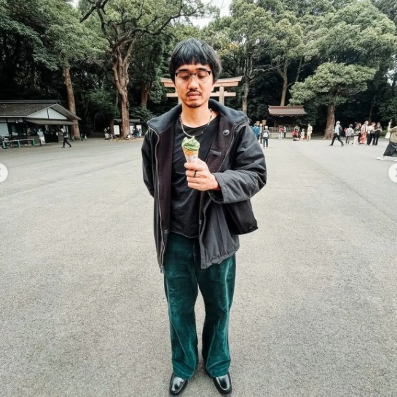 Unggah Foto Liburan di Jepang, Gaya Rambut Duta Sheila On 7 Jadi ...