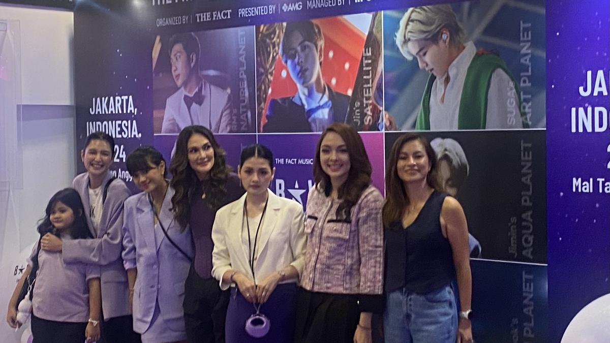5 Gaya Publik Figur dengan Busana Ungu di Purple Carpet Pameran BTS ...