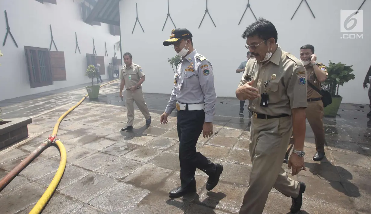 FOTO: Kenakan Seragam Dishub, Anies Baswedan Tinjau Kebakaran Museum ...