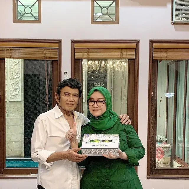 6 Potret Ricca Rachim, Istri Rhoma Irama yang Awet Muda - Hot Liputan6.com