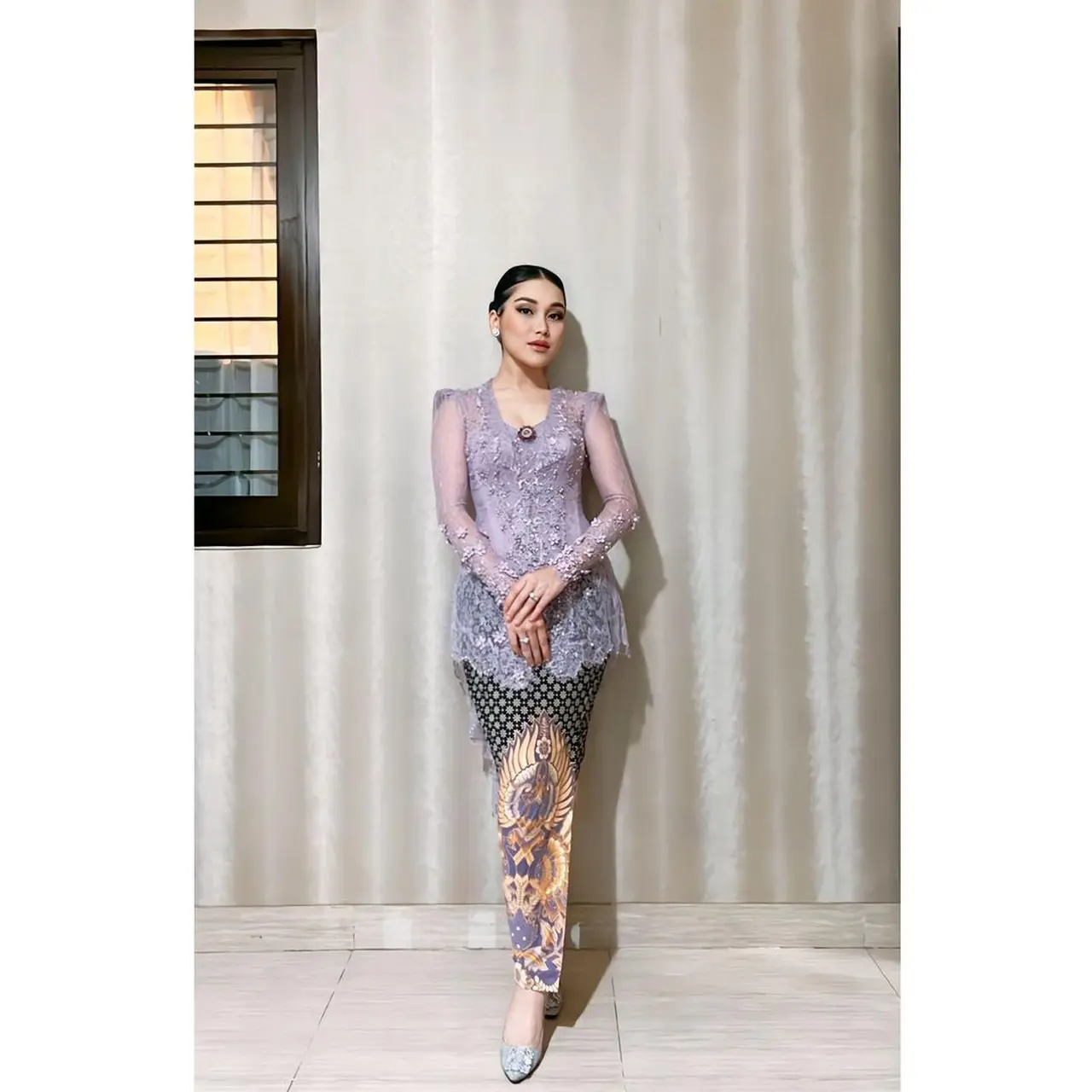 4 Kreasi Baju Kebaya Warna Lilac yang Dikenakan oleh Ayu Ting Ting hingga Aurel Hermansyah ...
