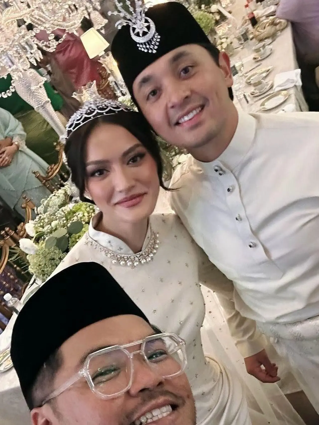 Busana Pengantin Tengku Natasya Adnan Saat Dinikahi Pangeran Malaysia ...